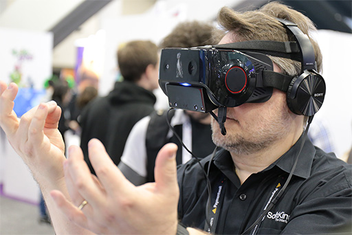 [GDC 2017]ハンドトラッキング付きVRは無条件に楽しい。Qualcommブースで「Snapdragon 835」＋Leap Motion搭載VR HMDを体験