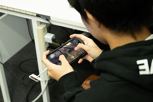 【PR】eスポーツチーム「AXIZ WAVE」に迫る練習密着＆インタビュー。強さの秘訣はメンバー同士の信頼と結束力