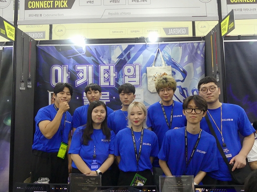 デッキ構築型ローグライクとしては異色のストーリー重視。「アーキタイプ・ブルー」はキャラクター同士の会話を描く[BIC2024]